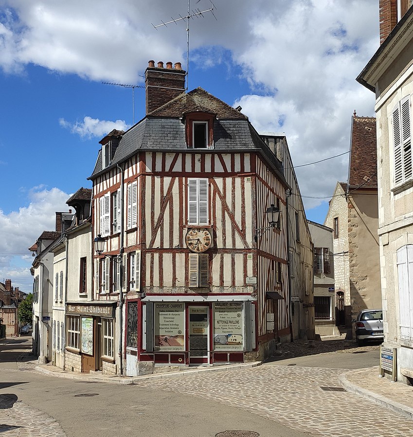 Joigny par Christophe.Finot (CC BY-SA 3.0) - Sites et Cités