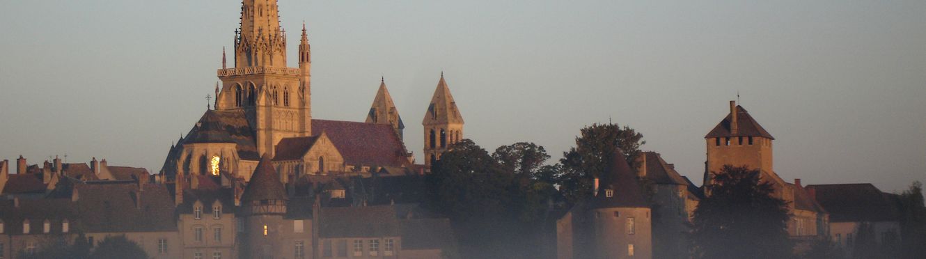 Autun, la ville médiévale vue du Sud - Sites et Cités